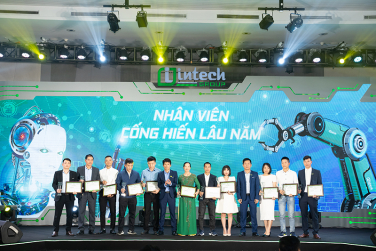 Vinh danh và Trao thưởng Cá Nhân & Tập thể có thành tích xuất sắc trong Lễ Kỷ niệm 11 năm thành ...